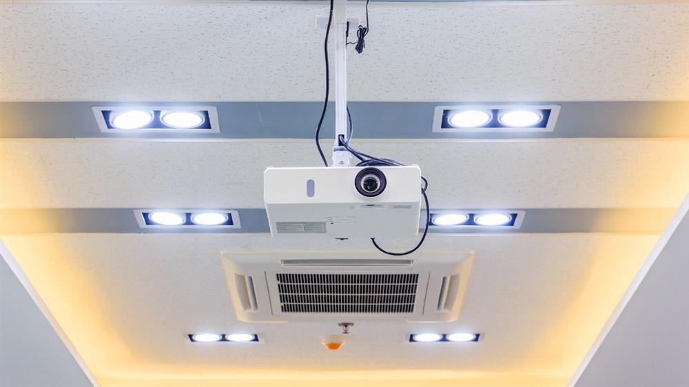 Innovative Lighting Designs for Modern Offices