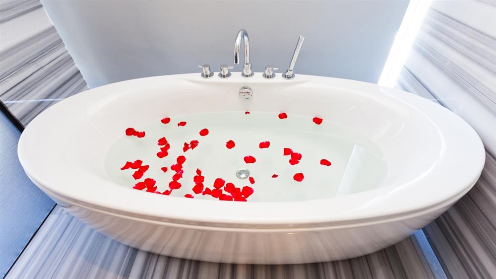 7 Best Bathtubs for Small Bathrooms You'll Love