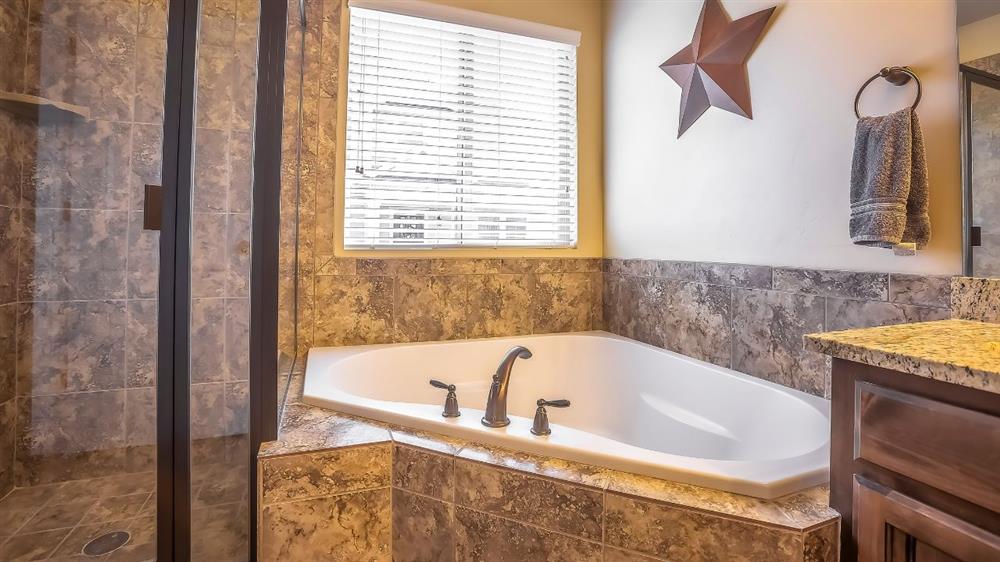 Freestanding vs Built-in Bathtubs: Choosing the Right Tub