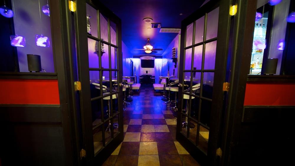 8 Innovative Lighting Designs for Modern Retail Spaces