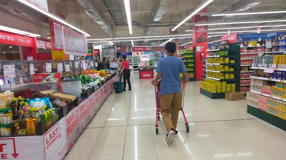 8 Innovative Lighting Designs for Modern Retail Spaces