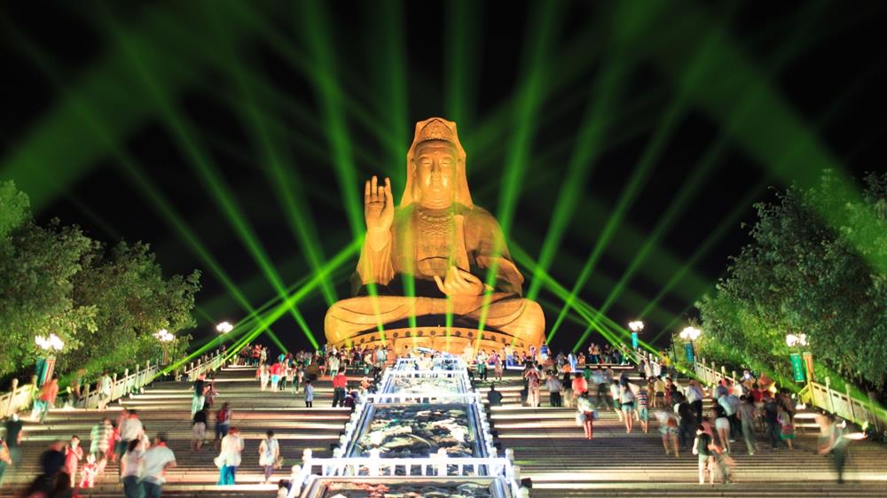 5 Lighting Techniques to Highlight Sculptures and Fountains