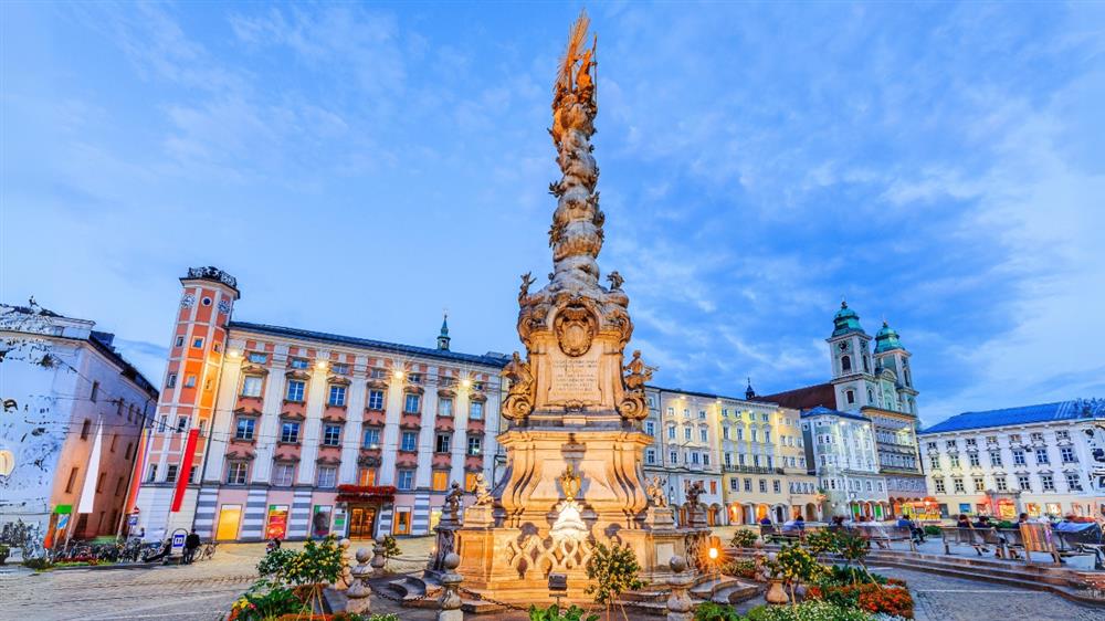 5 Lighting Techniques to Highlight Sculptures and Fountains