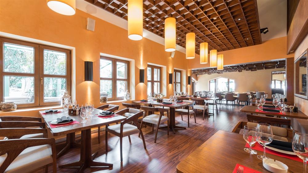 9 Lighting Ideas to Enhance Your Restaurant's Ambiance
