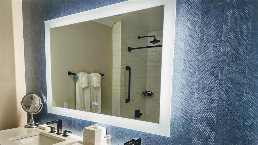 Guide to Choosing the Perfect Bathroom Mirror