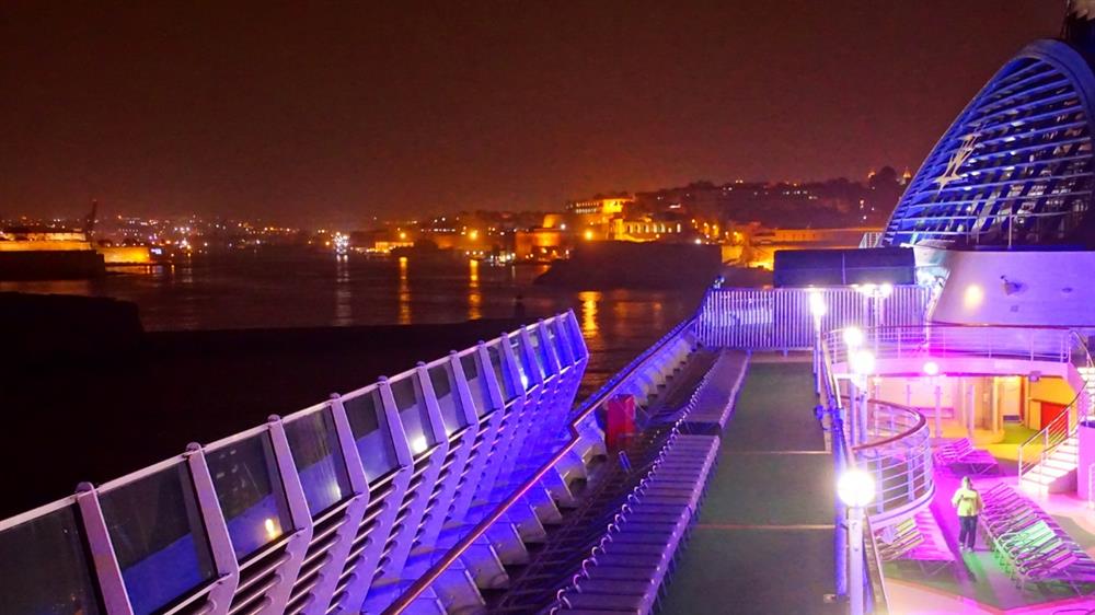 6 Tips for Balancing Decorative and Functional Lighting