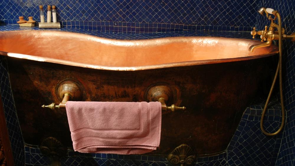 Modern Bathtub Designs for Luxurious Home Bathrooms