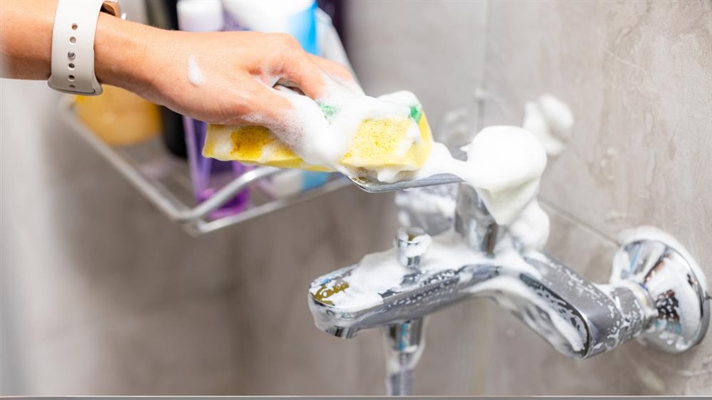 How to Clean Your Faucet to Keep It Shiny and New