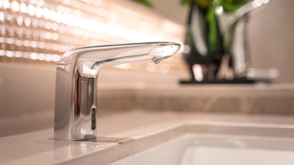 Maximize Hygiene & Efficiency with Advanced Faucets