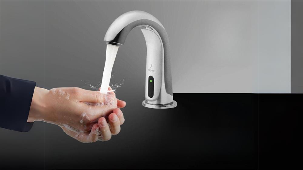 Upgrade Your Kitchen with Touchless Faucets for Modern Ease