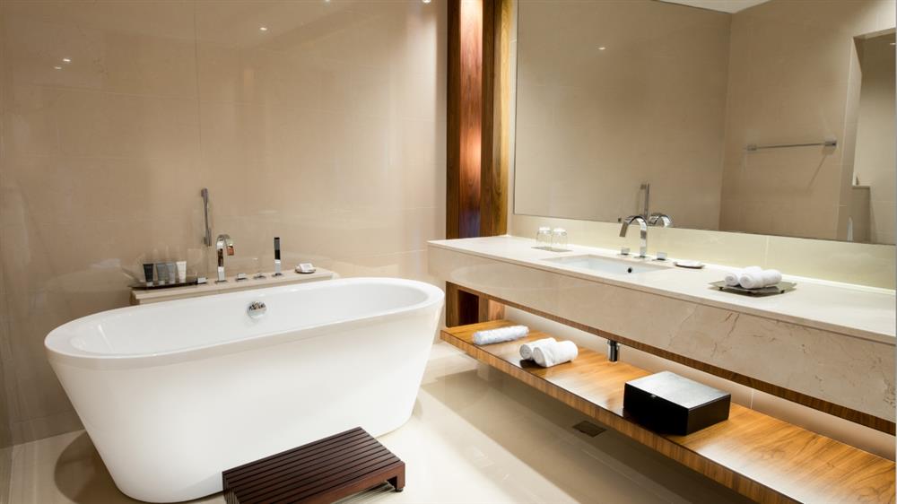Guide to Motion-Sensor Bathroom Lights - Jaquar