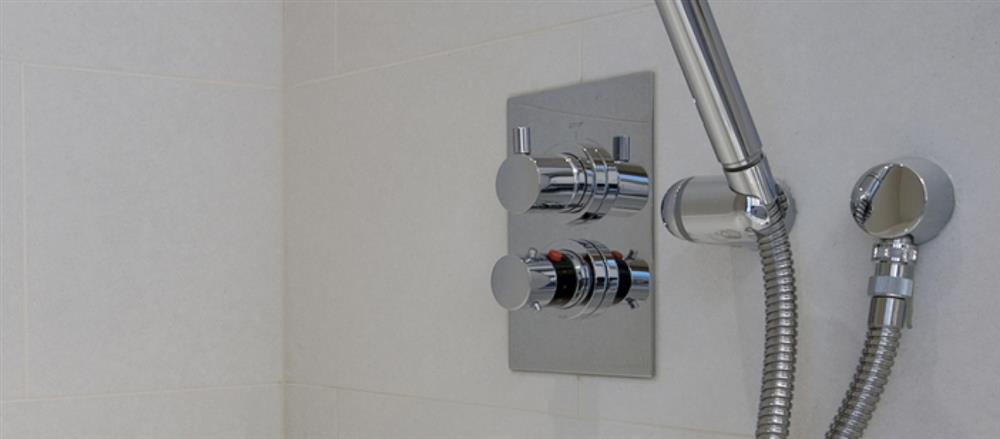 What is a Thermostatic Shower Mixer & Why You Should Upgrade | Jaquar